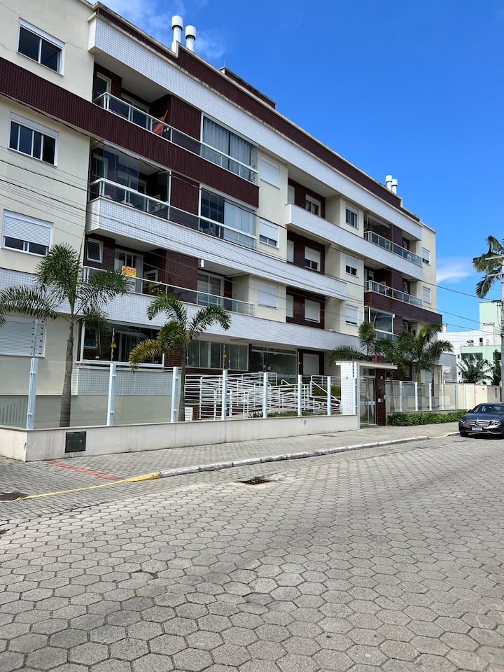 Aptop-canasvieiras 01 - Com Piscina E 2 Vagas - Florianópolis
