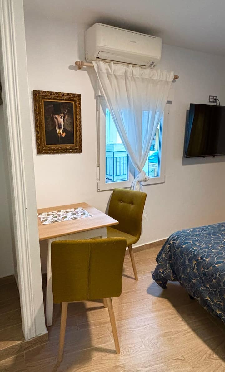 Suite Con Baño Y Cocina. Vistas Calle Comercial - Torremolinos