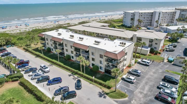 Cape Escape - Charming Beachfront Condo - Cape Canaveral, FL