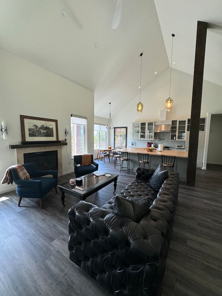 Magical Blue Lake Home: 4400sqft - Basalt, CO