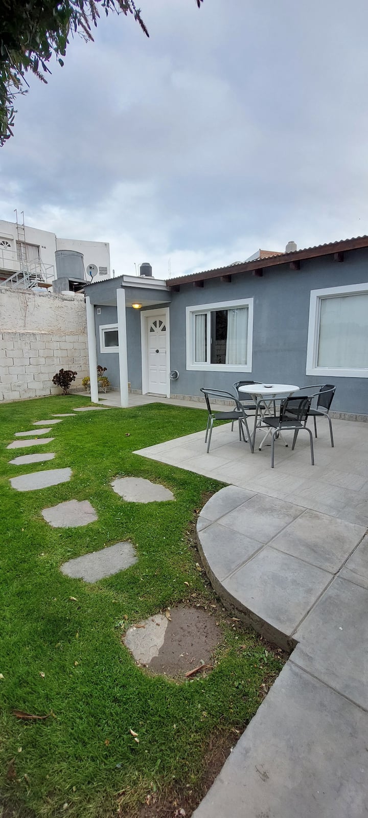 Amplio Departamento Céntrico Con Patio Y Jardin. - Puerto Madryn