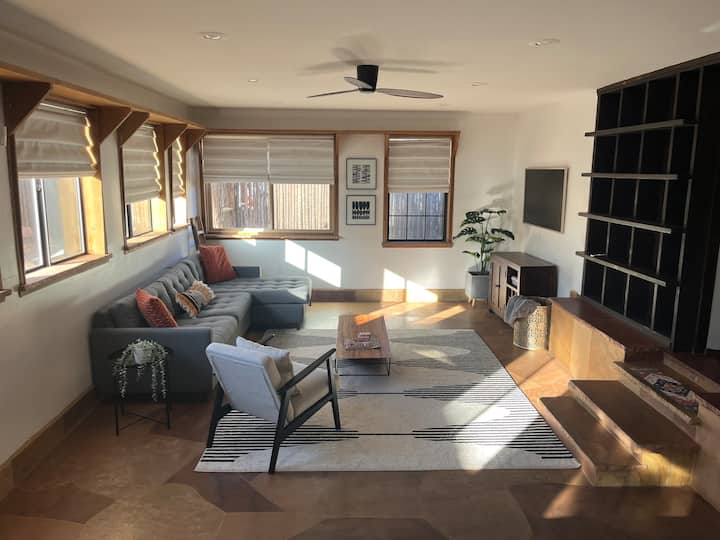 A Hip, High Desert Escape!
1 Mile To Plaza With Ac - Santa Fe, NM