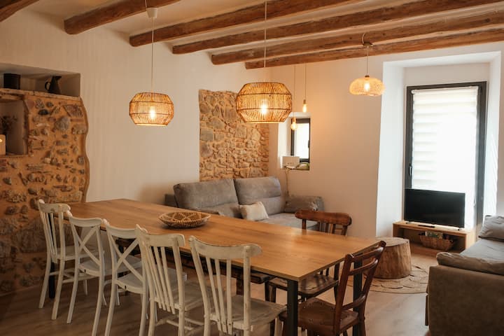 Can Joan Empordà, Casa S. Xvii Pedra Rehabilitada - Figueres