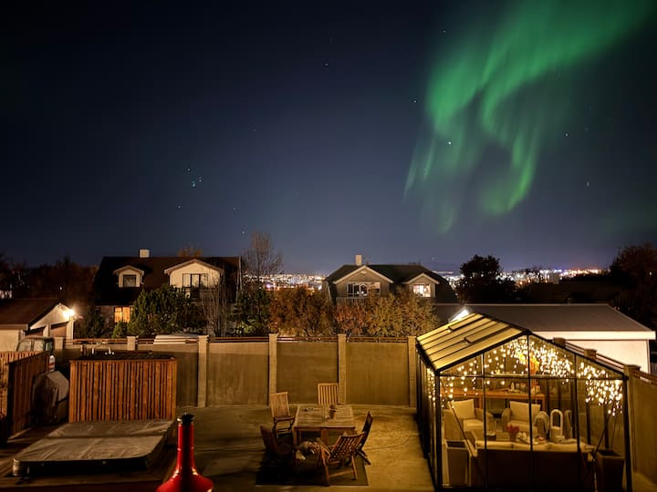 Perfect Home Away From Home - Private Outdoor Spa - Reykjavik