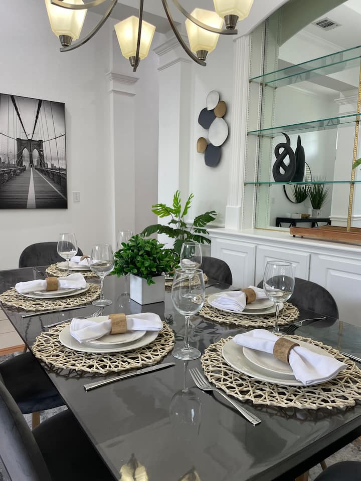 Frisco Lux Family Friendly Home - Frisco, TX