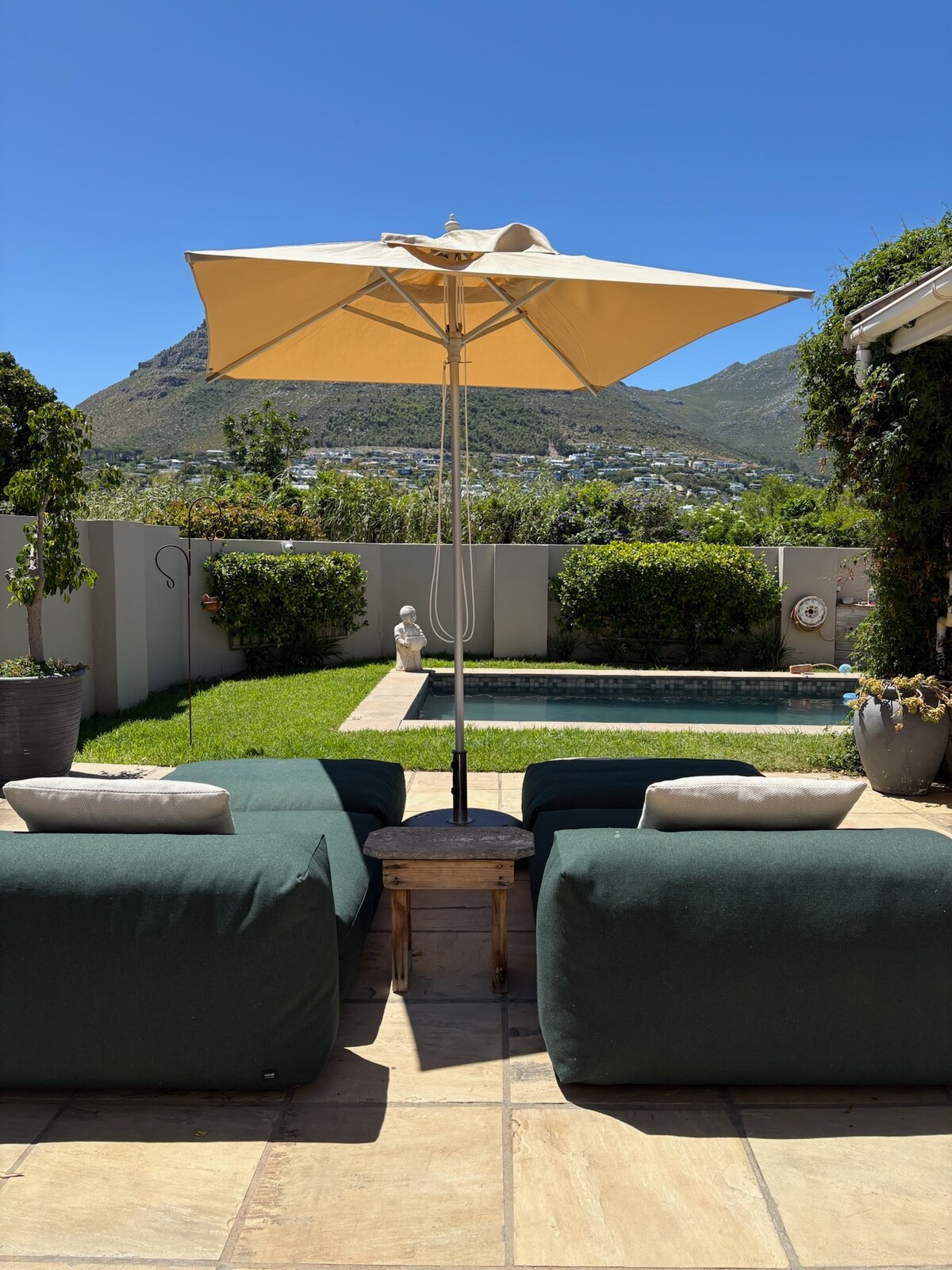 Beautiful House on quiet cul-de-sac in Hout Bay - Houses for Rent in ...