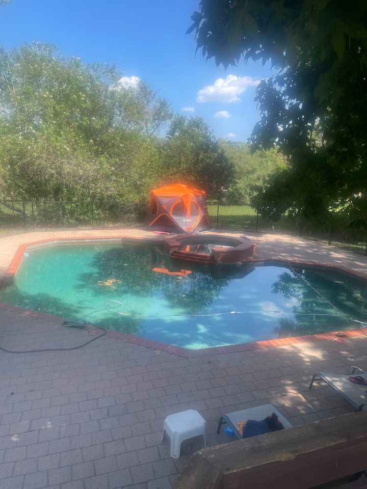 Glamping By The Pool. - Southlake, TX