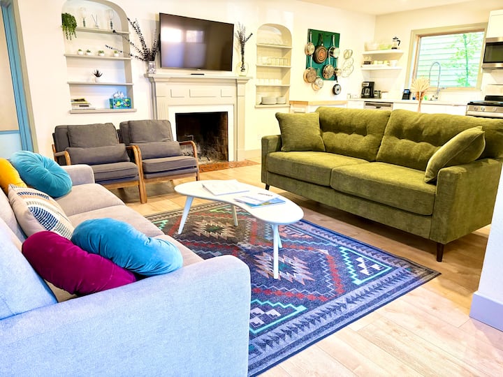 Downtown With Hot Tub, Fenced-in Yard - Bend