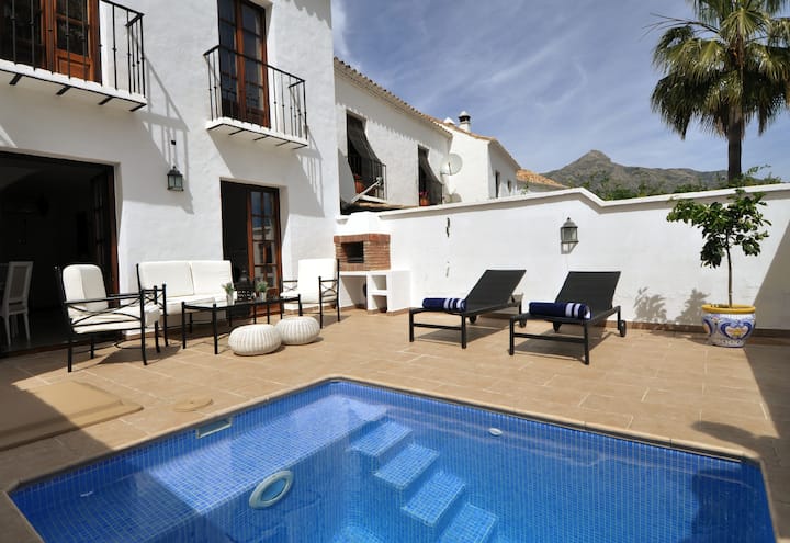 Mysigt Radhus Med Privat Pool - Marbella