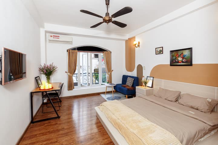 Apartment King Bed Japandi Style. - Ho Chi Minh-staden