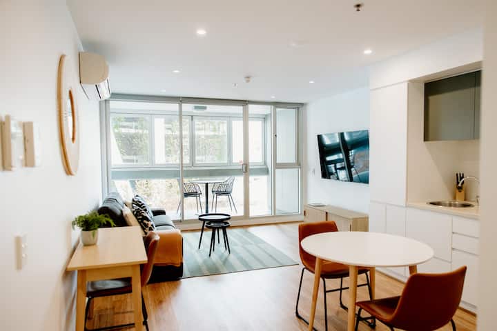 Stylish 1br Apartment In The Heart Of The City - Adelaide
