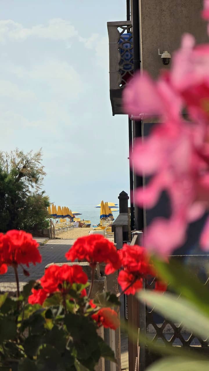 Lido Di Jesolo, Villa Generosa 30mt Dalla Spiaggia - Jesolo