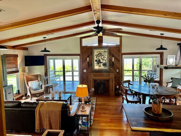 Rustic Lakehouse Retreat - Hawthorne, FL
