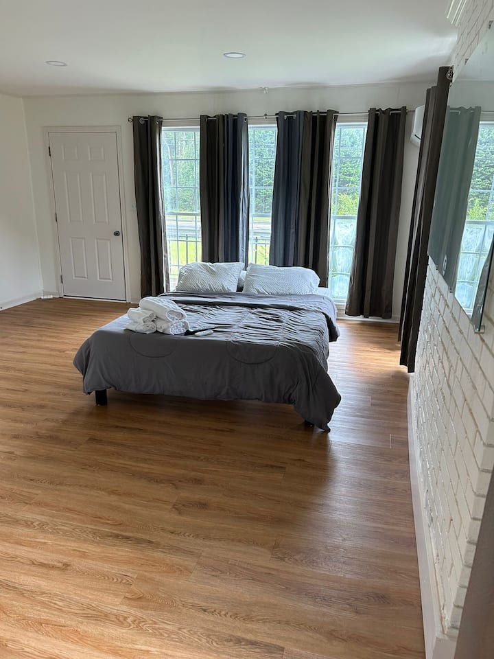 Cozy And Comfortable Room - Cumming, GA