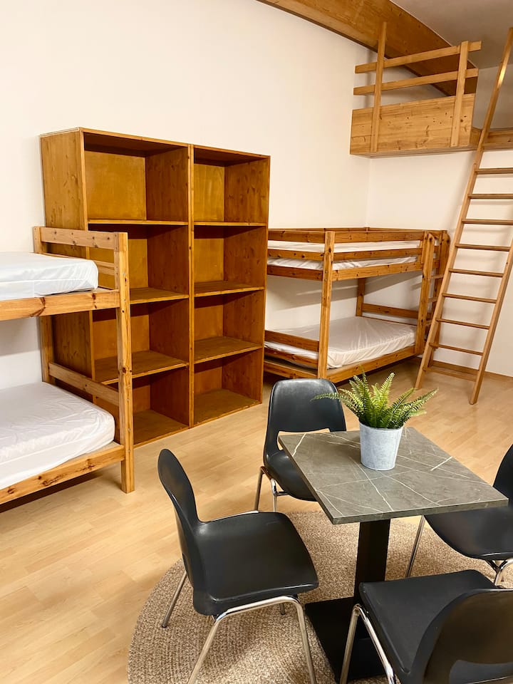Chambres Jusqu’à 6 Personnes - Neuchâtel