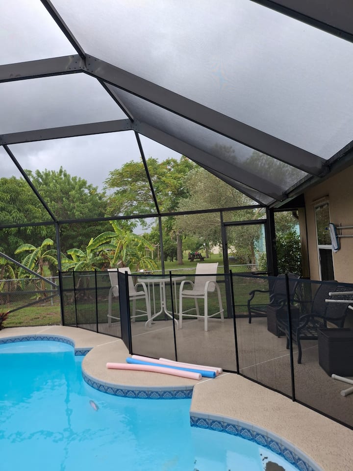 September Savings- Kid And Pet Friendly - Port St. Lucie, FL