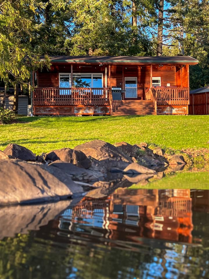 Silverlake Lake Front Cabin Hot Tub, Private Dock - Castle Rock