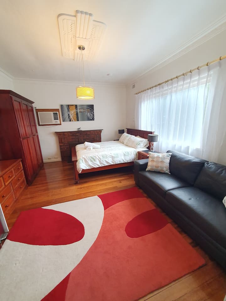 Sunbury Central Large Double Room - Sunbury