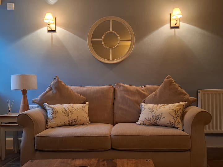 Picturesque Rose Cottage In Winster - Derbyshire