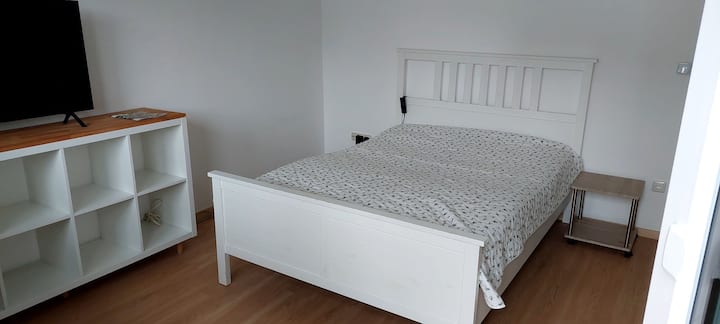 2 Helle, Moderne Zimmer Mit Balkon In Bräuningshof - Erlangen