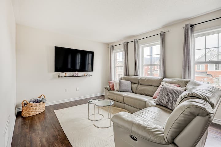 Beautiful 4 Bedroom Family Home - Brampton