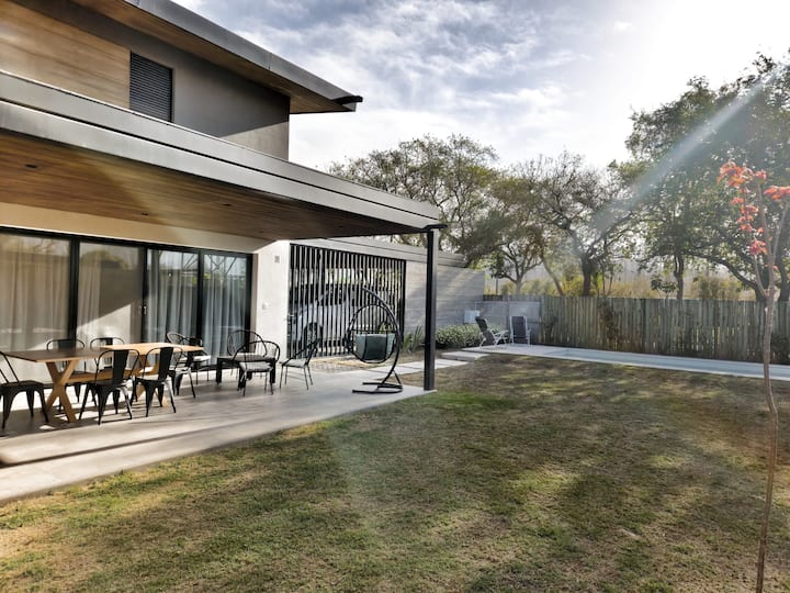 Moderna Casa Con Piscina En San Lorenzo Chico - Salta