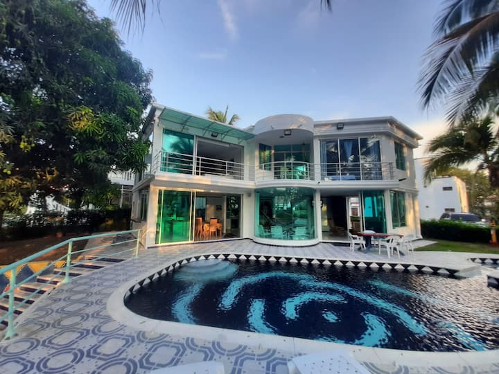 Casa Arte Y Lago - Melgar