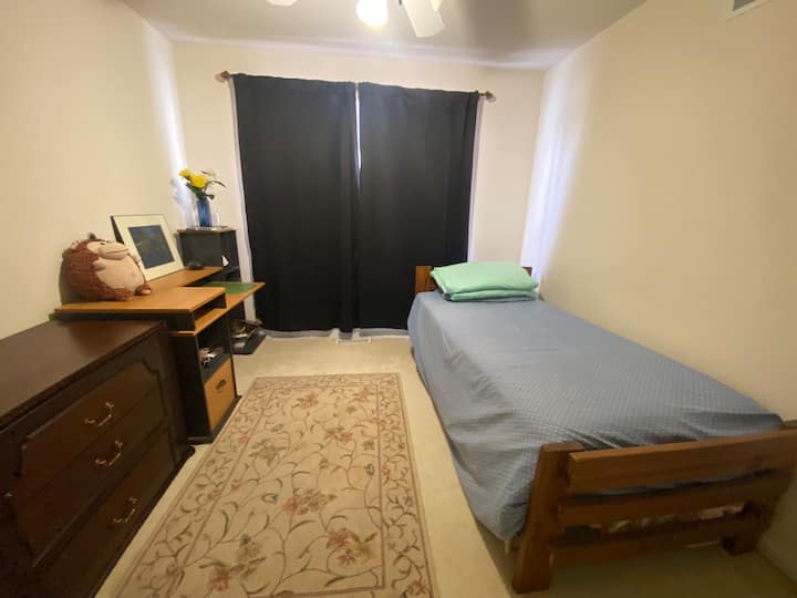 Private Room In Champaign - Champaign, IL
