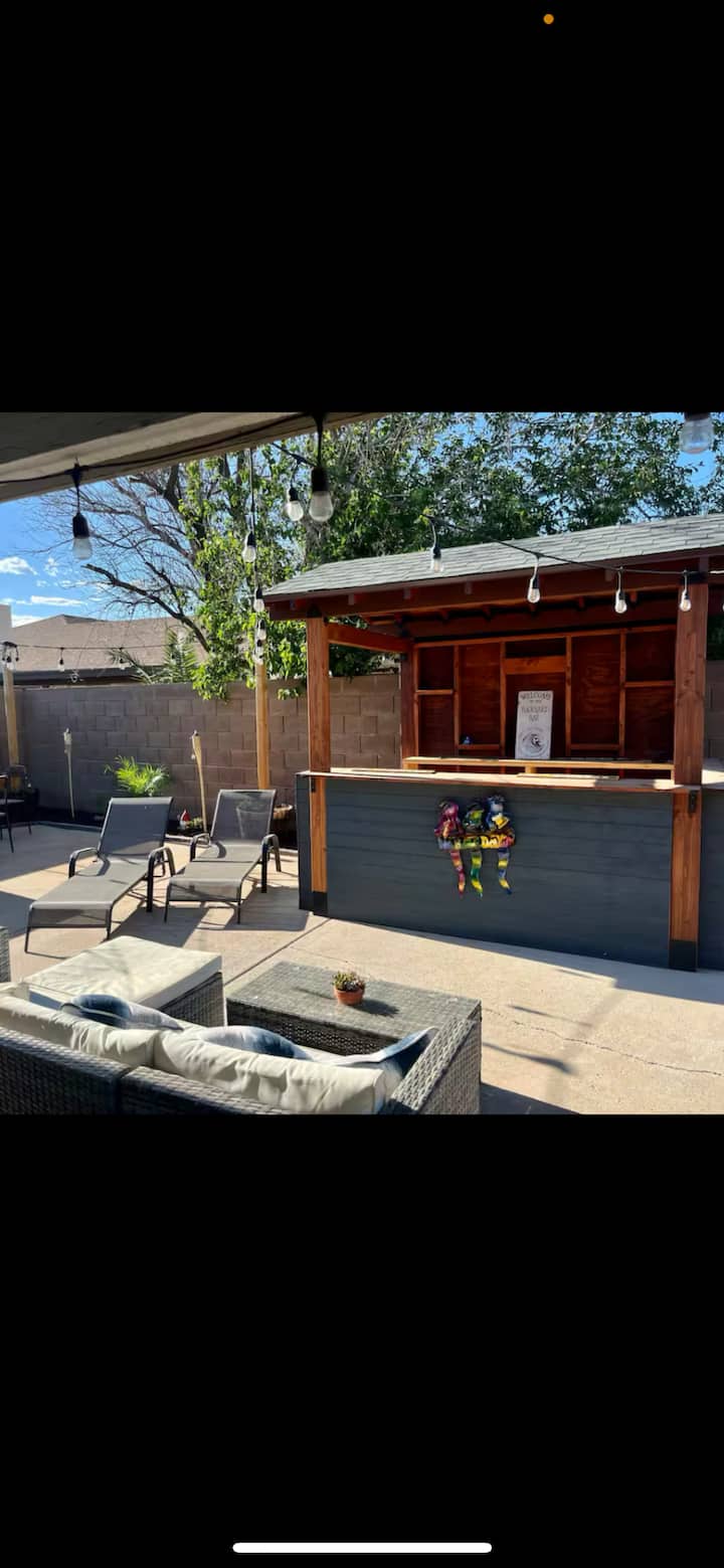 1 Mile To Cardinal’s Stadium/desert Diamond Arena - Glendale, AZ