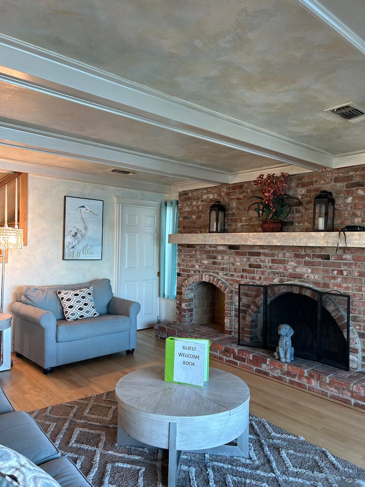 Lakefront | Hottub | Private Dock | 3 Story House - Clearlake, CA