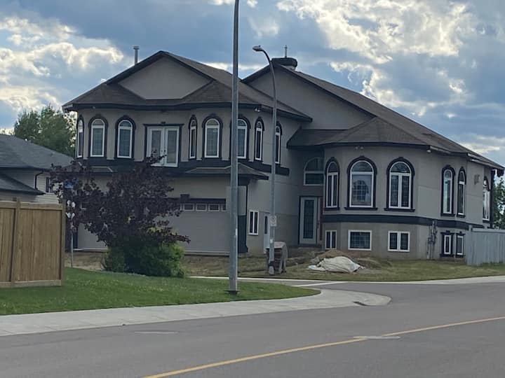 Oil Sand Manor (D) - Fort McMurray