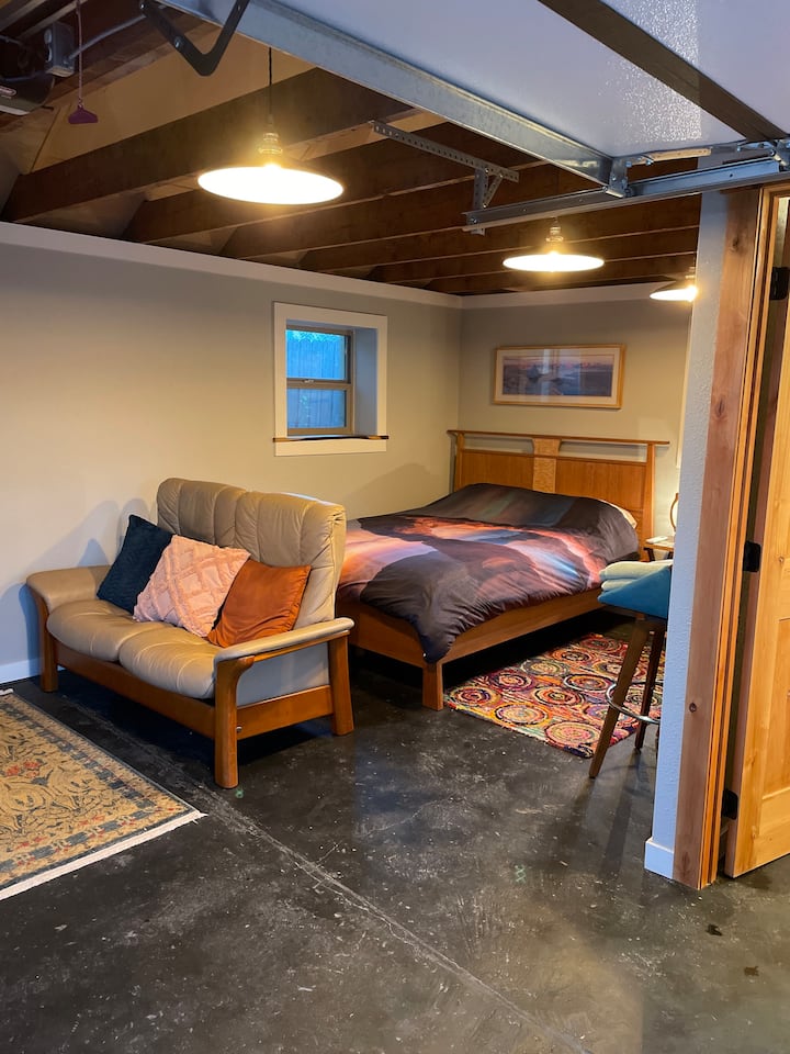 Detached Garage Guesthouse - Boise, ID