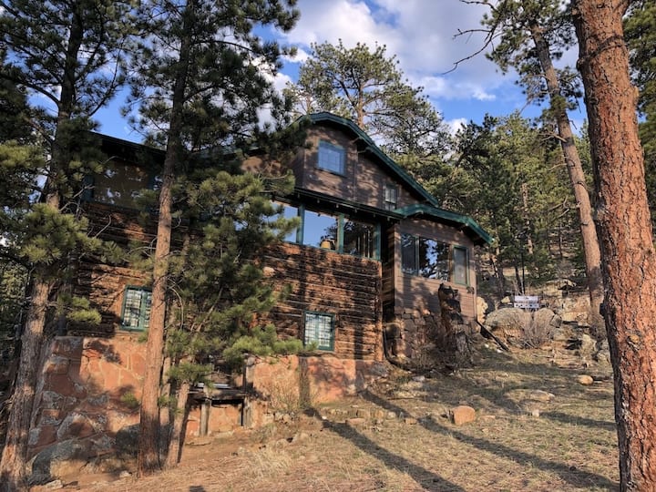 1927 Updated Mountain Cabin - Estes Park, CO
