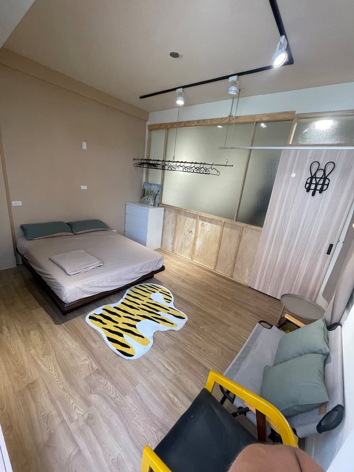 專屬超大Loft木質調空間,頂樓露天悠閑用餐區(無其他房客)exclusive Space - Taichung City