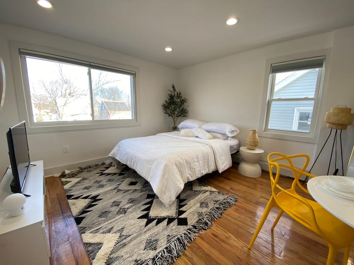 Blue Room Near Jfk | Ubs Arena - Valley Stream, NY