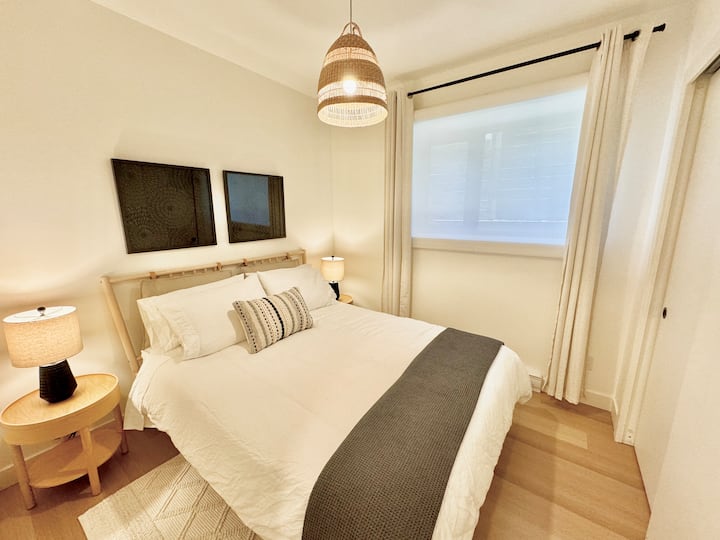 Central Moodyville Retreat - North Vancouver