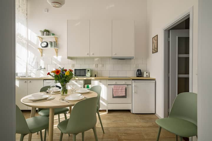 Boho Home In Center With Porch - Sauna & Balcony! - Prag