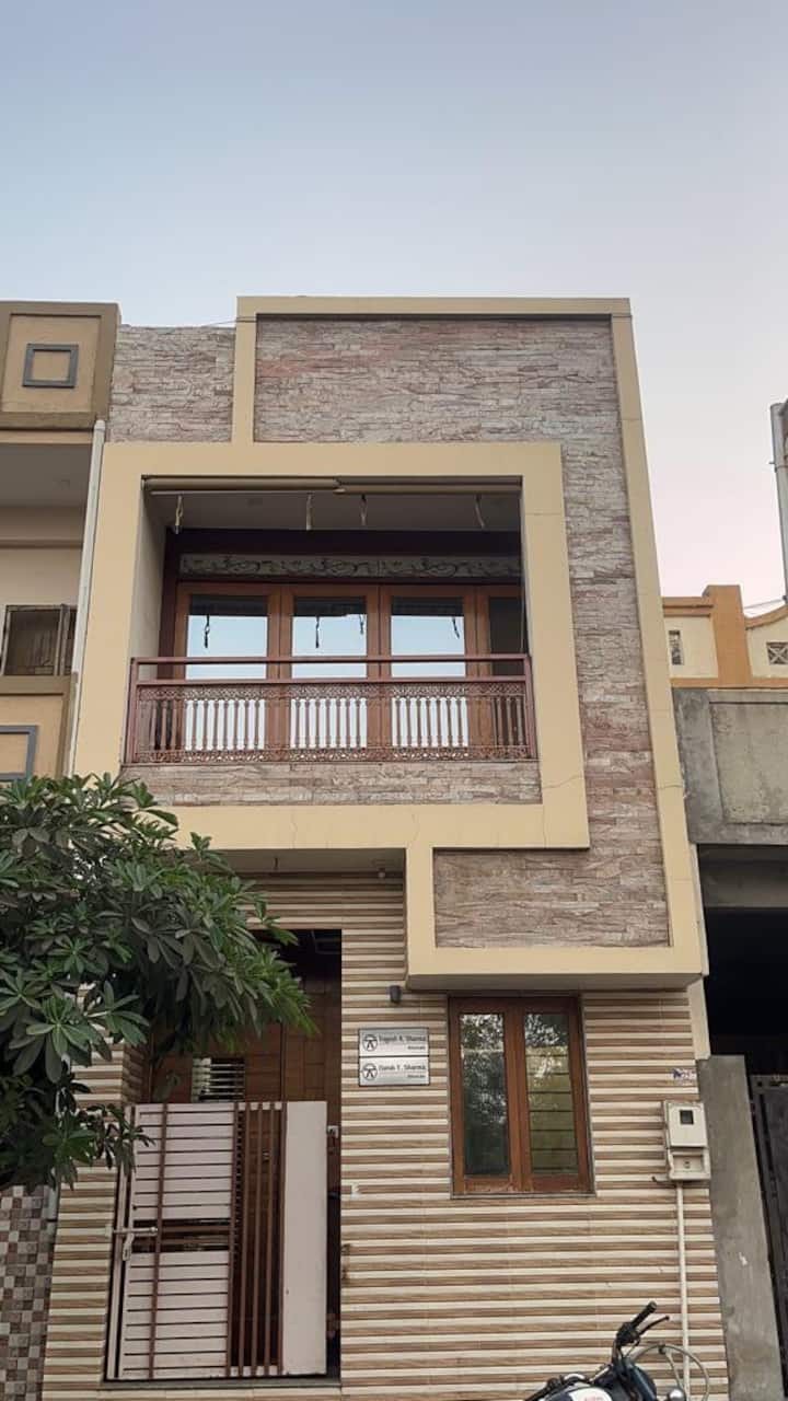 Luxury Oasis: 3br, 2 Grand Halls - Ahmedabad