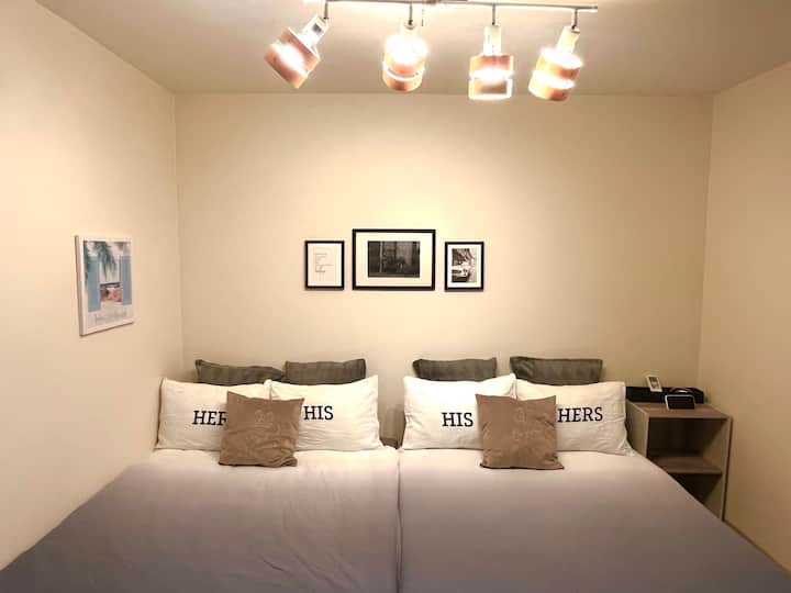 【駅近】難波駅、梅田駅直通‼️花園駅徒歩6分の戸建て丸々貸し切りデザイナールーム - Osaka