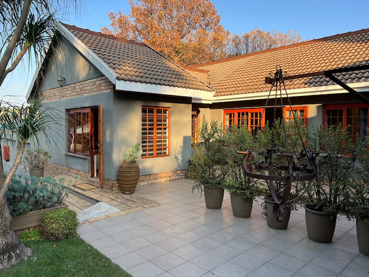 Private Luxury Home | Pool, Braai & Fast Wi-fi - Randburg