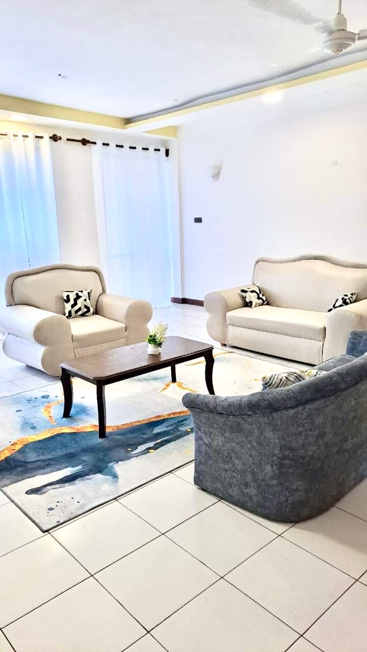 Mimah's Specious Beachfront Apartment - Mombasa