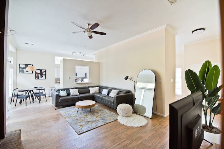 Cozy Living Staycation 4 Bedrooms 5 Beds 2 Ba - The Woodlands, TX