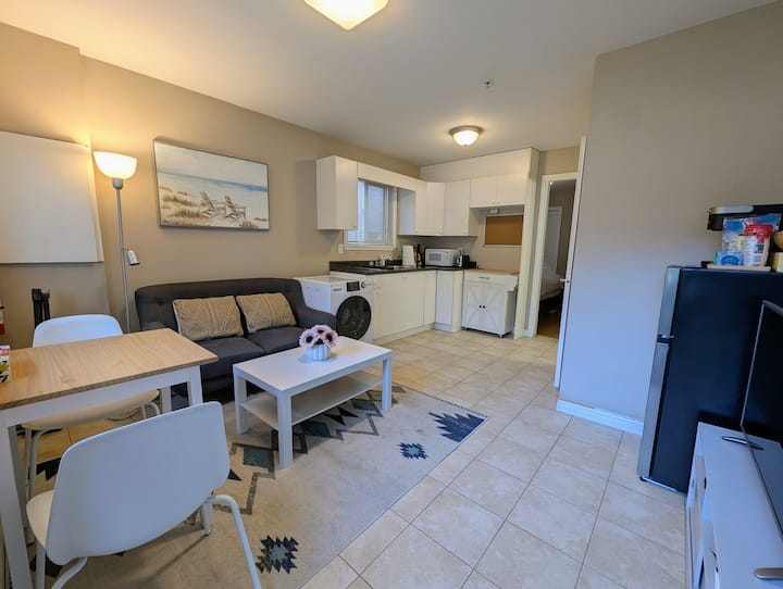1 Br Suite, Private Entry - Close To Hwy & Transit - Burnaby