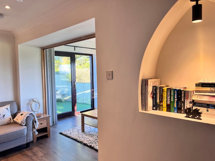 Detached Cottage, Mountain Views, Log Burner - Beaumaris