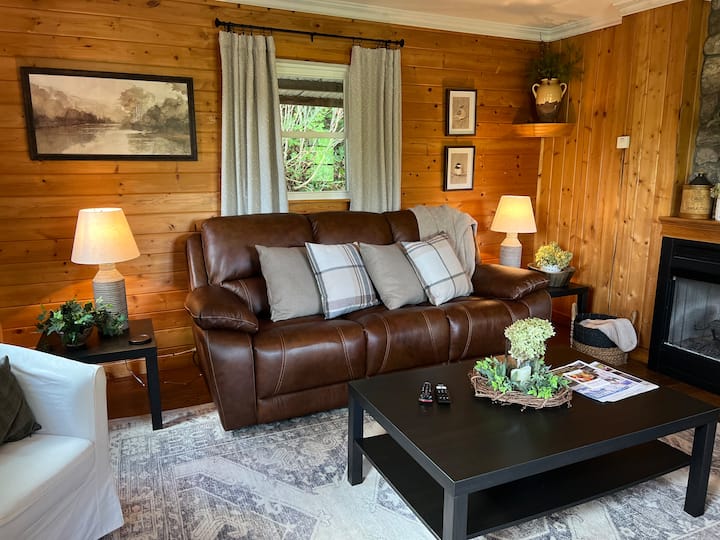 Cozy Cabin Overlooking Little Tennessee River - Franklin