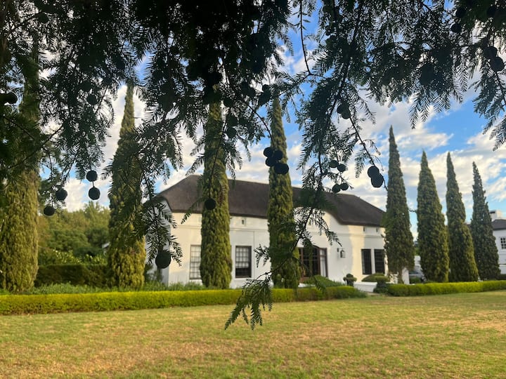 Country Family Home, Secure Estate, Pool, Tennis - Kapstadt