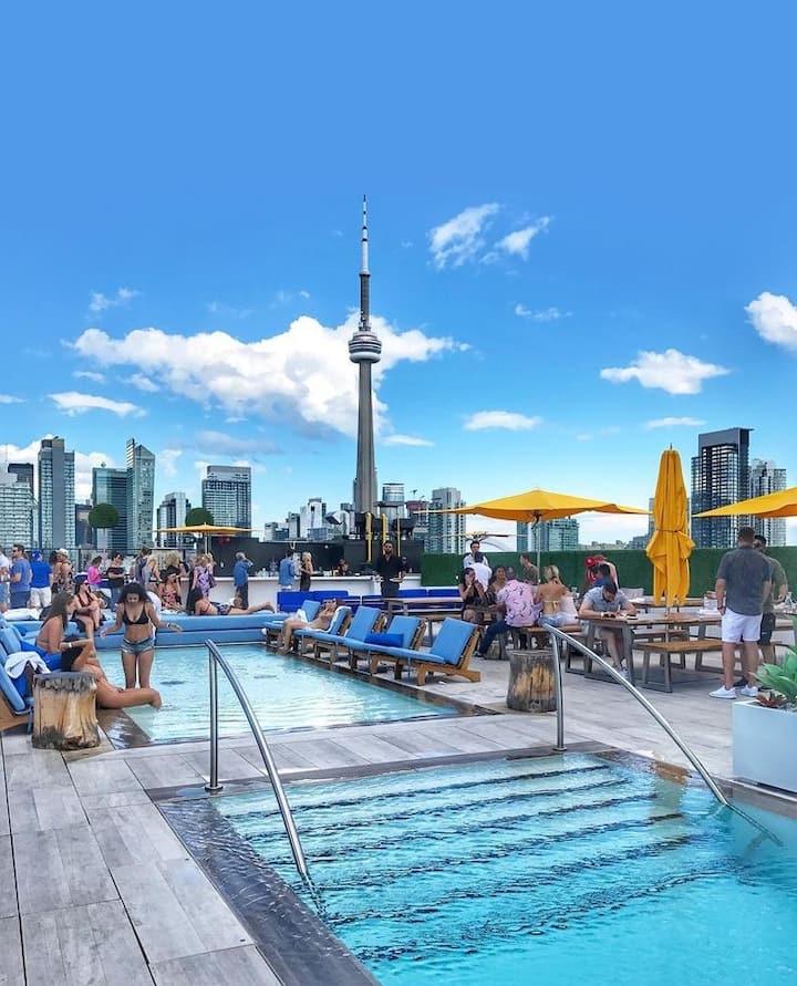 Luxury Downtown Condo 1km From Taylor Swift Venue - Bradford, ON, Canada