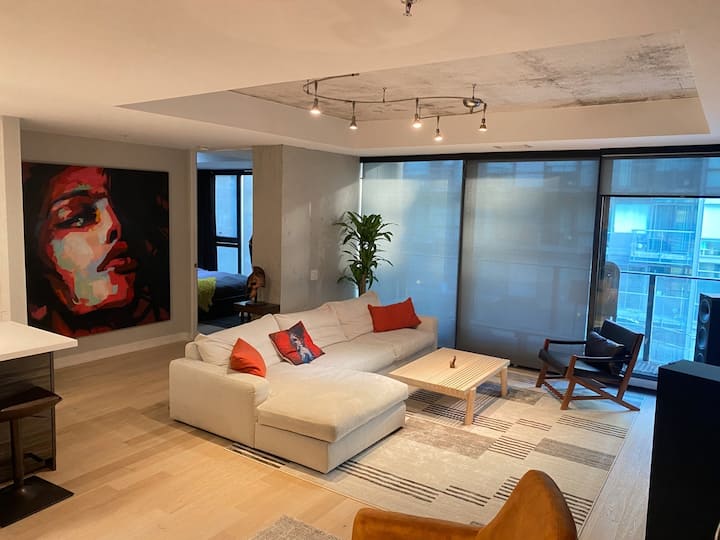 Luxury Downtown Condo 1km From Taylor Swift Venue - Newmarket