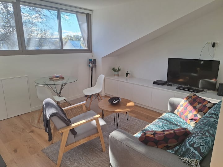 1 Br Unit With Leafy Outlook & Dedicated Workspace - Sidney