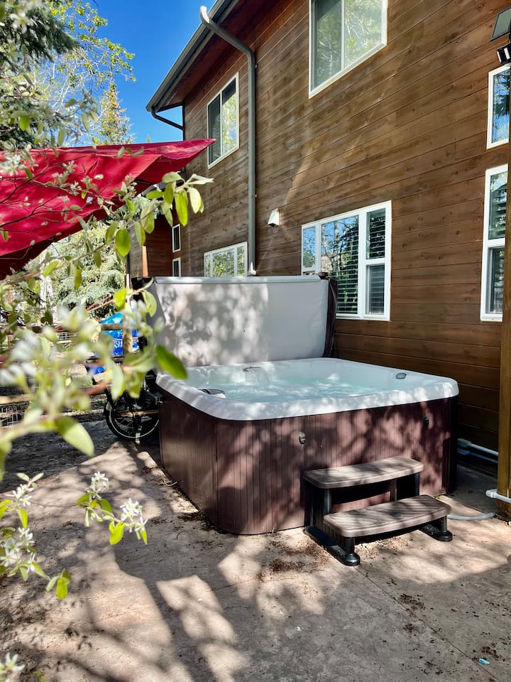 Ski Retreat | Hot Tub | Fire Pit | Garage - Steamboat Springs, CO